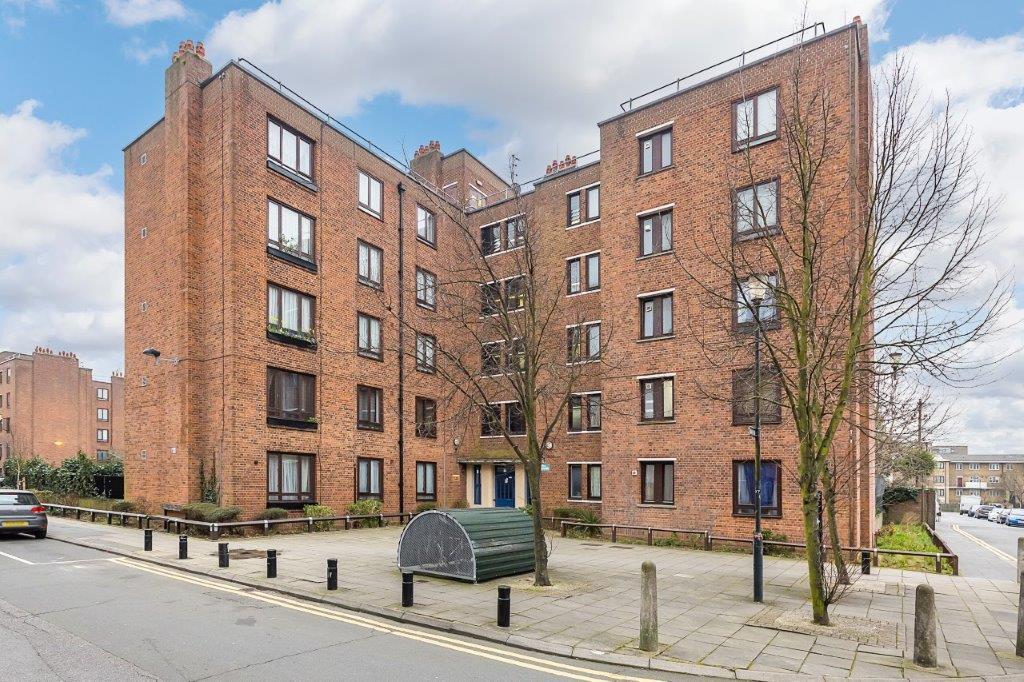 Warwick Grove, London E5 2 bed flat - £350,000
