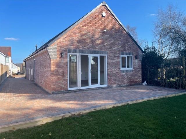Ironstone Road, Burntwood 2 bed detached bungalow - £1,100 pcm (£254 pw)