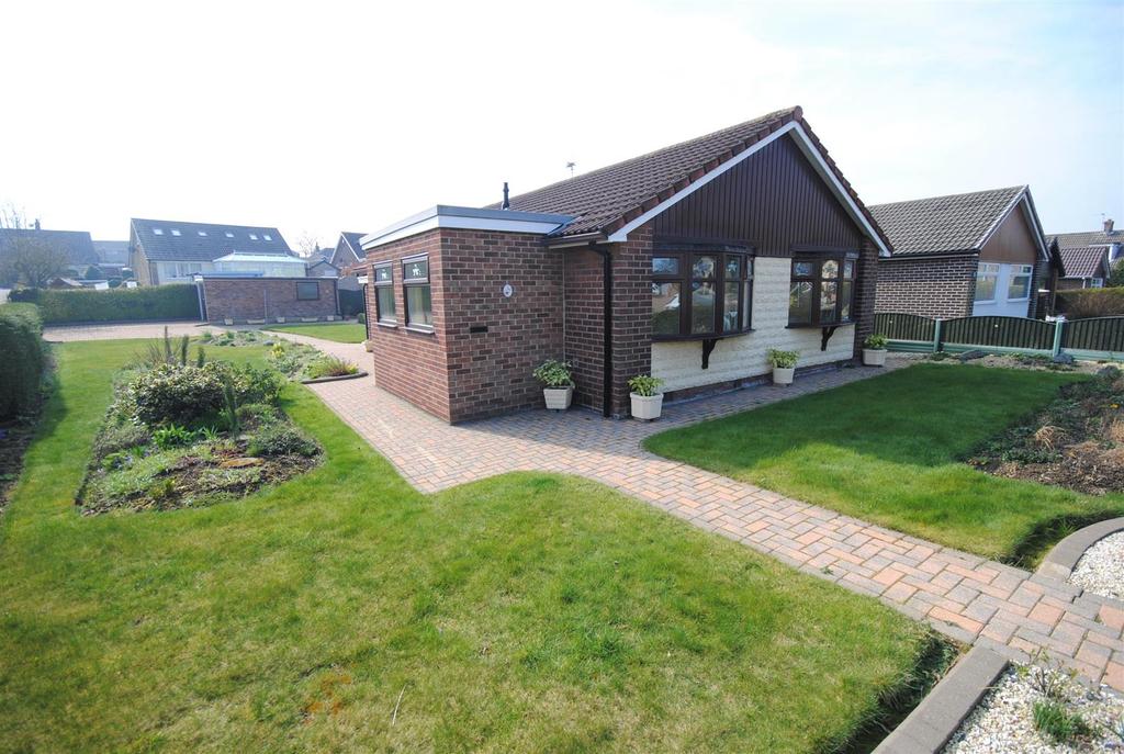 Burnham Road, Garforth, Leeds, LS25 3 bed detached bungalow - £365,000