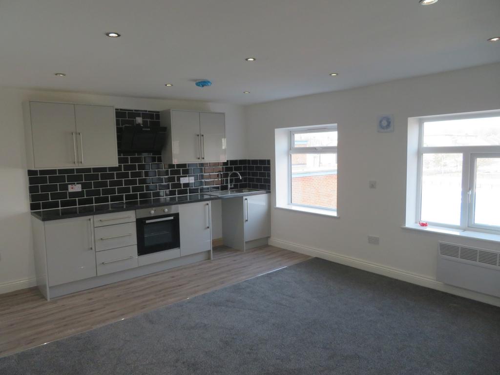 Hunter Lane, Rochdale, OL16 2 bed apartment - £695 pcm (£160 pw)