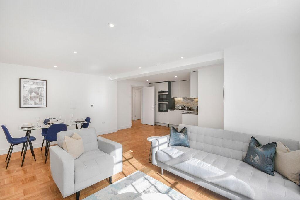 Lisgar Terrace London W14 2 bed apartment - £2,817 pcm (£650 pw)