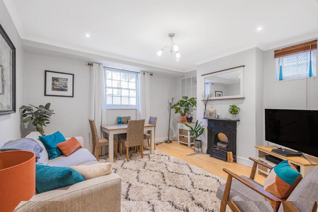 Balham Grove, Balham 1 bed flat - £450,000