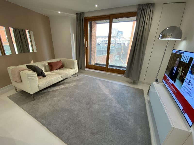 CANDLE HOUSE, GRANARY WHARF LS1 4GH 1 bed apartment - £1,050 pcm (£242 pw)
