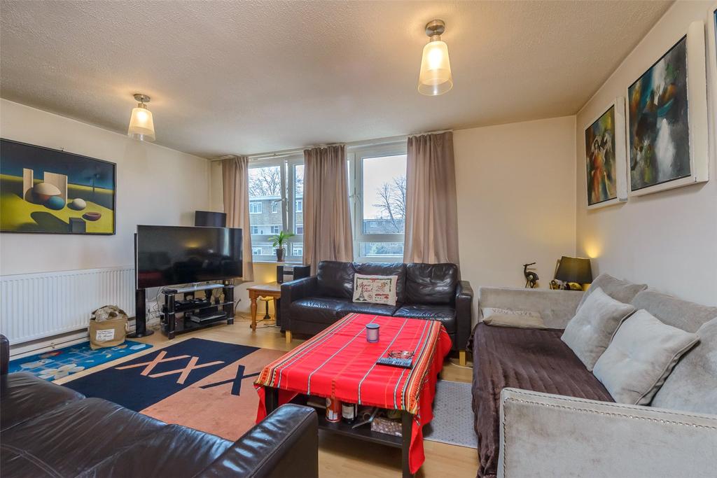 Bowstead Court, Parkham Street... 3 bed maisonette - £465,000