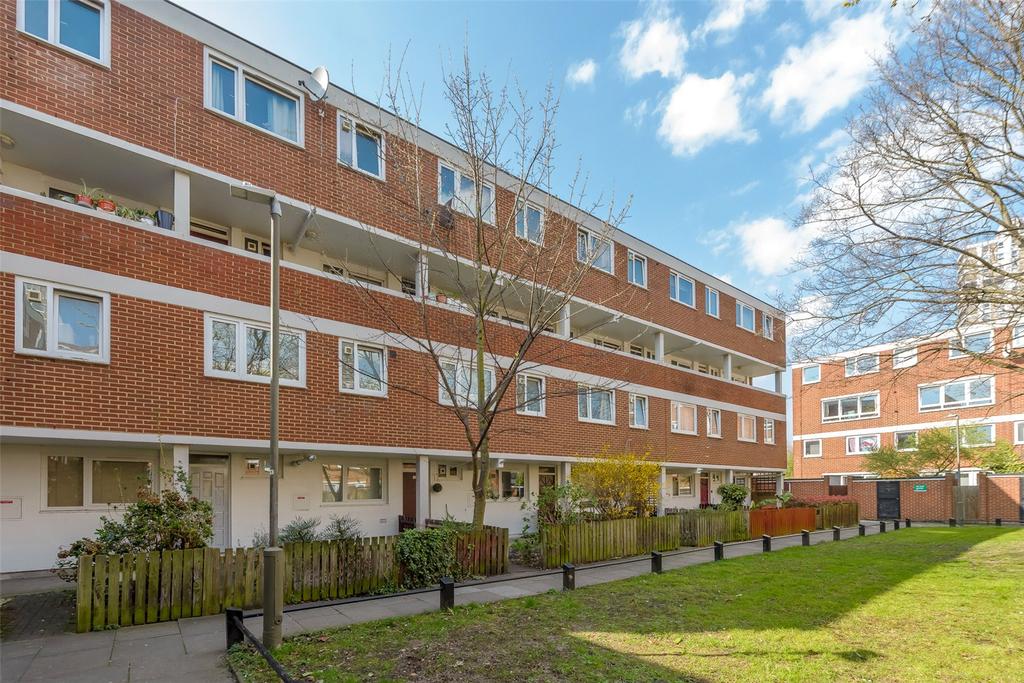 Bowstead Court, Parkham Street... 3 bed maisonette - £465,000