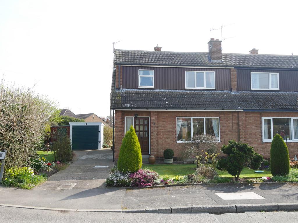 Orchard Way, Howden 3 bed semi-detached bungalow - £235,000