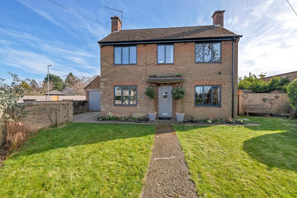 Kings Road, Bury St. Edmunds 3 bed detached house - £650,000