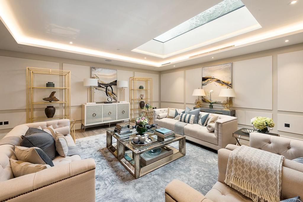 Chelsea Square SW3 6 bed house - £36,833 pcm (£8,500 pw)
