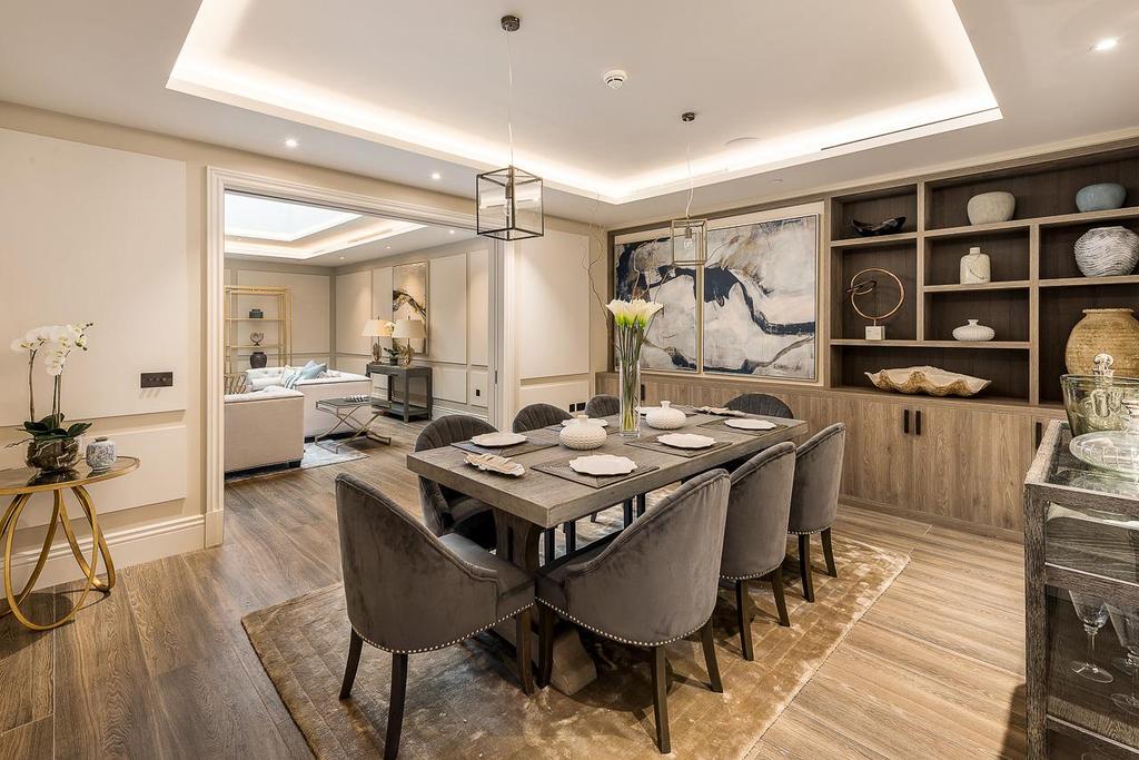 Chelsea Square SW3 6 bed house - £36,833 pcm (£8,500 pw)