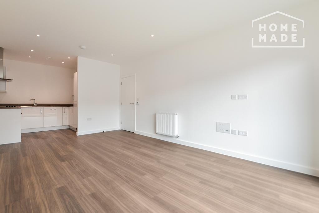 Trinity Walk, Woolwich, SE18 1 bed flat - £1,686 pcm (£389 pw)