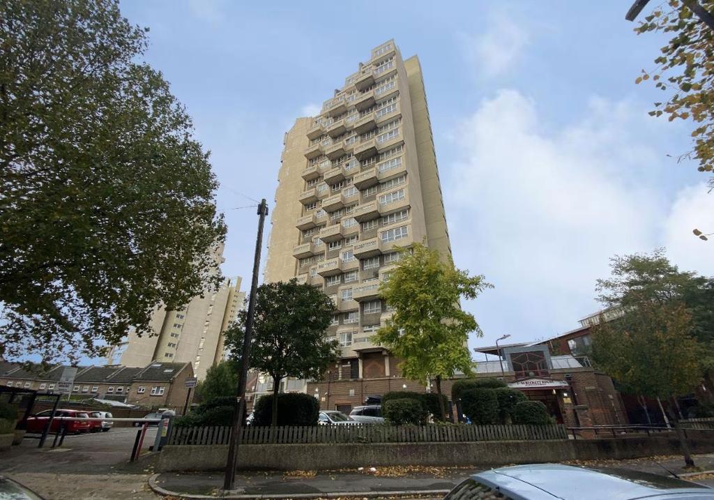 Flat 10 Beckett House, 32 Lingham... 3 bed flat - £225,000