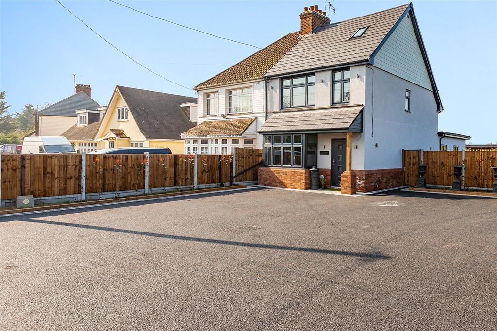 Cranfield Park Road, Wickford, Essex... 4 bed semi-detached house - £ ...