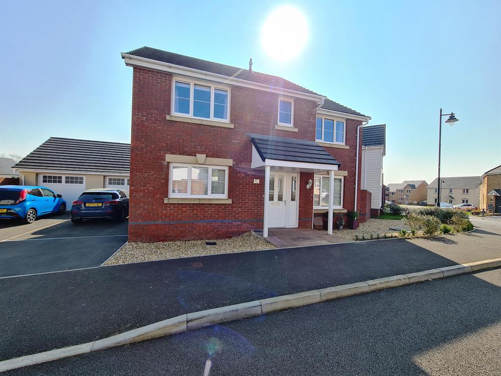 Clos Yr Eryr, Bridgend, CF35 6HE 3 bed detached house - £298,000