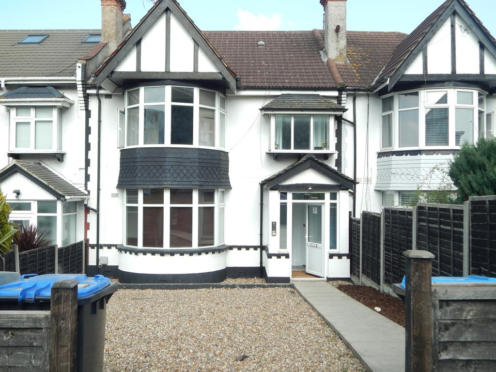Wembley Hill Road, Wembley HA9 2 bed ground floor flat - £1,600 pcm (£ ...