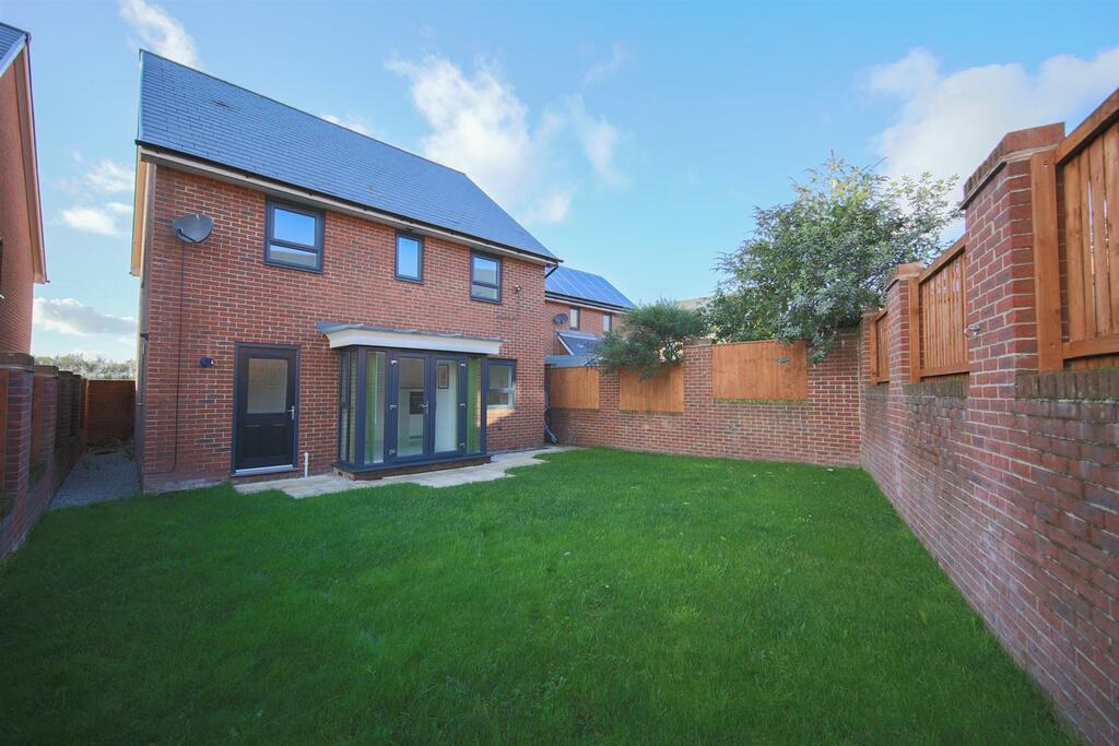 Castleton Hamlett, Rochdale, Lancashire 4 bed detached house - £339,950