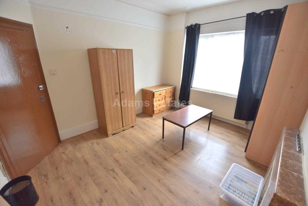 Hamilton Road, Reading 1 bed in a house share - £350 pcm (£81 pw)
