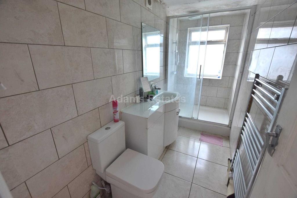 Hamilton Road, Reading 1 bed in a house share - £350 pcm (£81 pw)