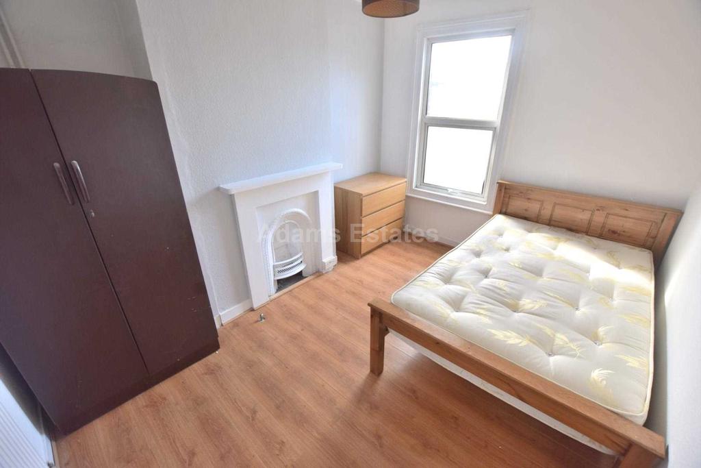 Hamilton Road, Reading 1 bed in a house share - £350 pcm (£81 pw)