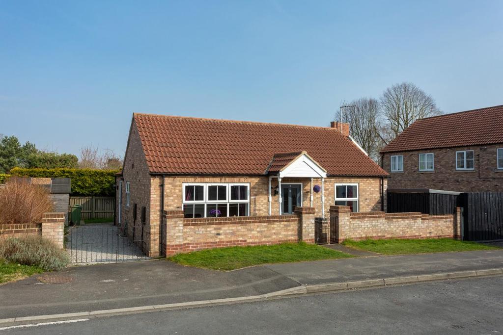Hotham Avenue, York 2 bed detached bungalow - £279,995