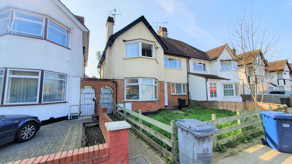 Colindeep Lane, Colindale 2 bed maisonette - £340,000