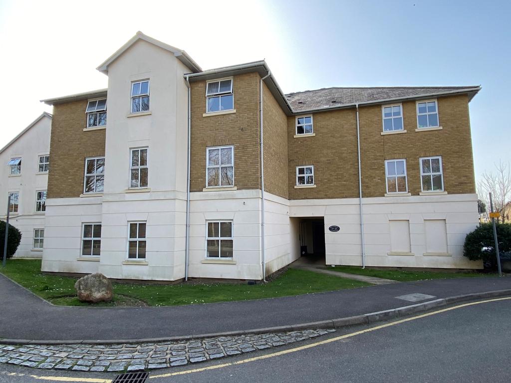 Wraysbury Gardens... 2 bed flat - £325,000