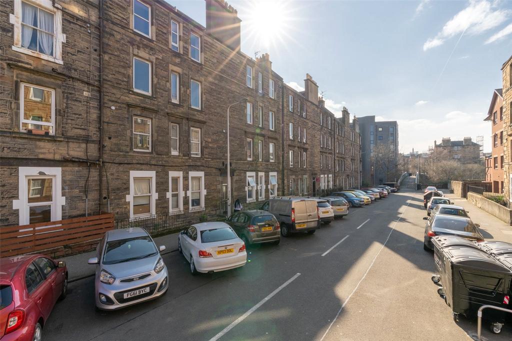 2/15 Albion Terrace, Edinburgh, EH7 1 bed flat - £140,000
