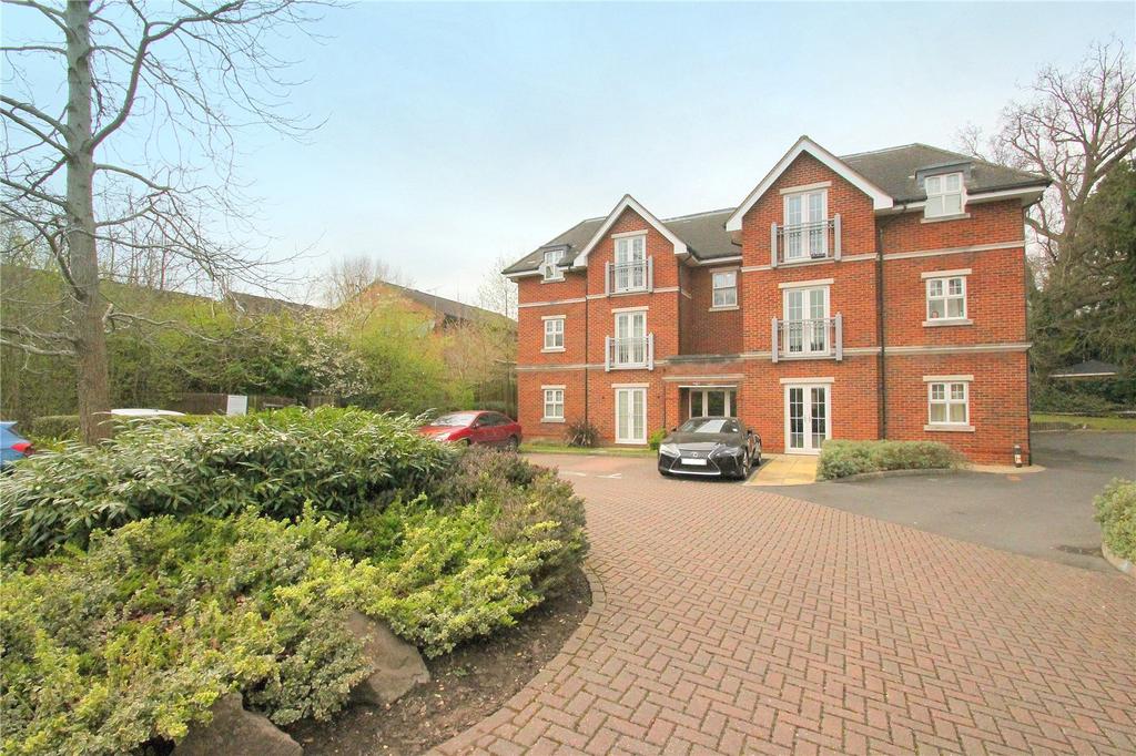 Bramshott Place, Fleet, GU51 2 bed apartment - £285,000