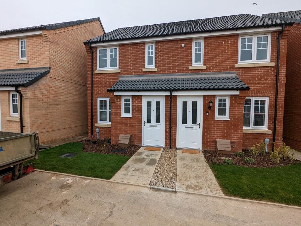 Coxwells Square, Leiston 2 bed semi-detached house - £785 pcm (£181 pw)