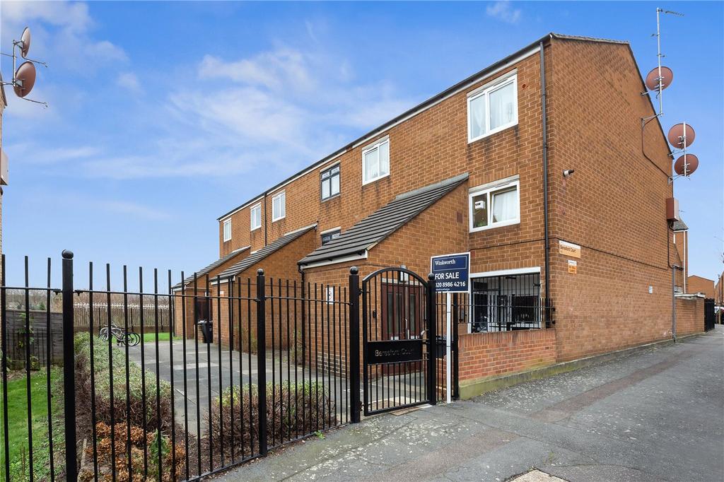 Mabley Street, Hackney, London, E9 3 bed apartment - £400,000
