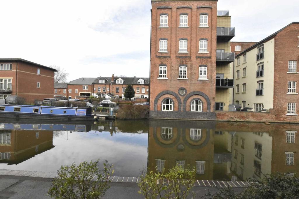 Diglis Court, Diglis Road 2 bed apartment - £895 pcm (£207 pw)