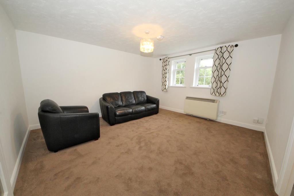 Leigh Hunt Drive, Southgate N14 2 bed flat - £1,425 pcm (£329 pw)