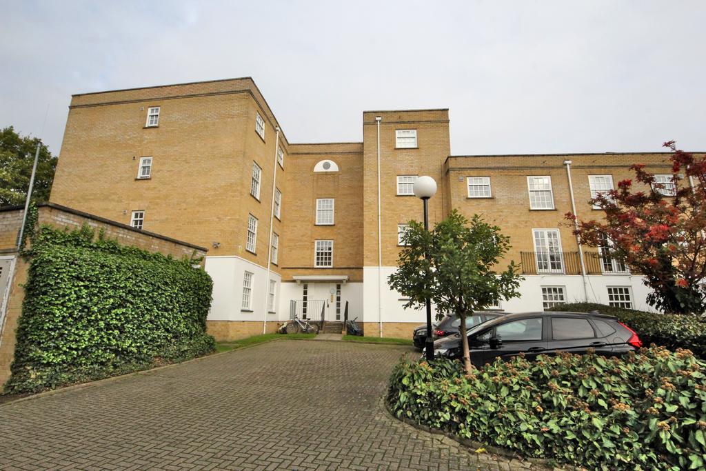 Leigh Hunt Drive, Southgate N14 2 bed flat - £1,425 pcm (£329 pw)
