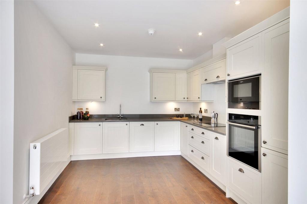 Slaugham Manor, Slaugham Place... 2 bed apartment - £1,350 pcm (£312 pw)