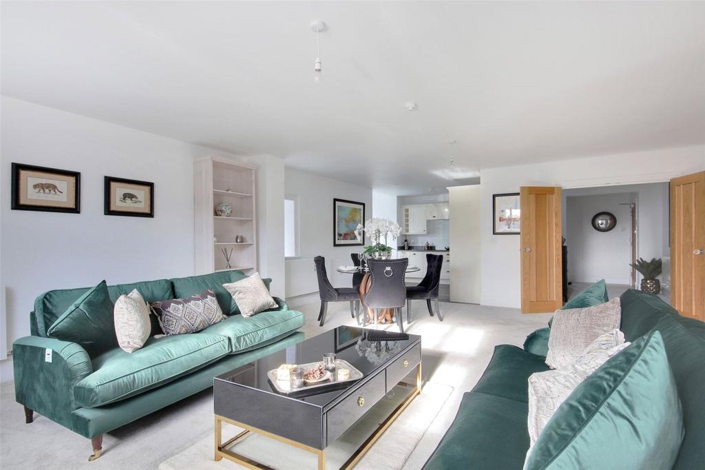 Slaugham Manor, Slaugham Place... 3 bed apartment - £1,950 pcm (£450 pw)
