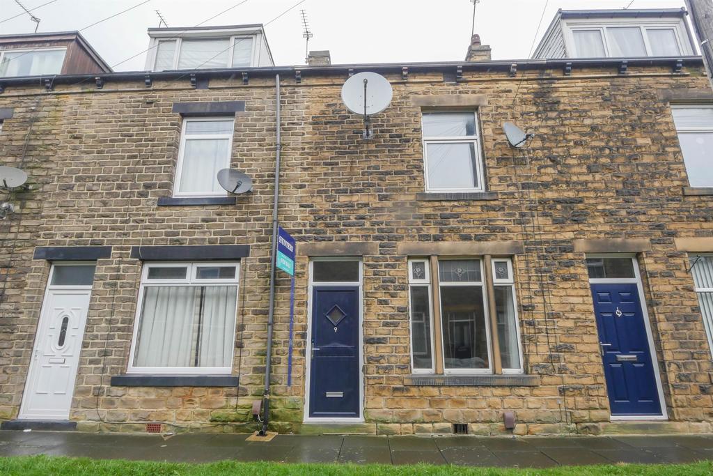 Oakroyd Mount, Pudsey, Leeds, LS28 7QH 3 bed terraced house - £180,000