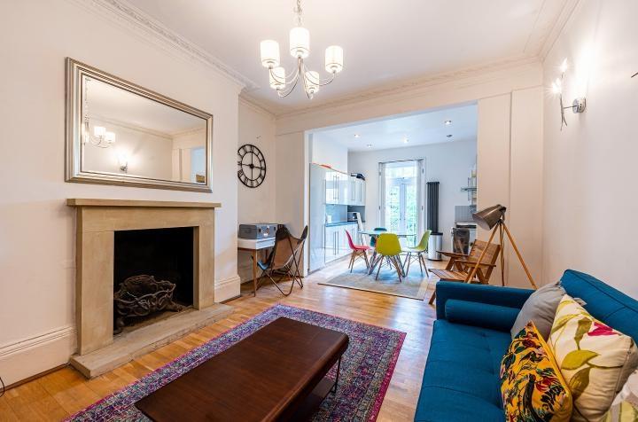 77a Peckham Road, London, SE5 8UH 2 bed flat - £500,000