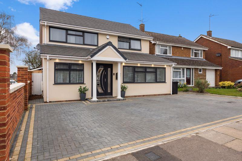 BESPOKE LUXURY RESIDENCE, Foxbury Close 3 bed detached house - £775,000