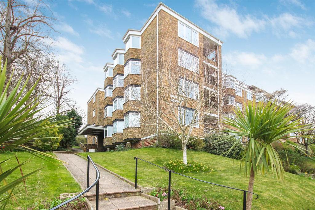 Varndean Drive, Brighton 2 bed flat - £1,495 pcm (£345 pw)