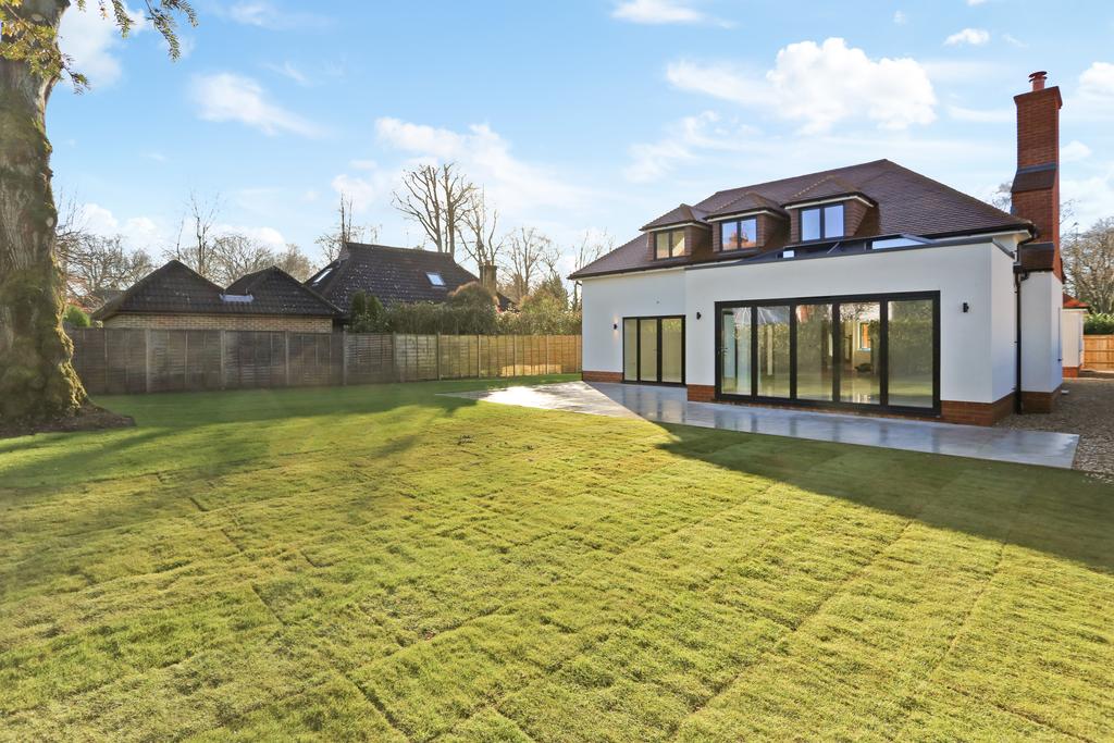The Avenue, Rowledge, Farnham... 4 bed detached house - £1,550,000