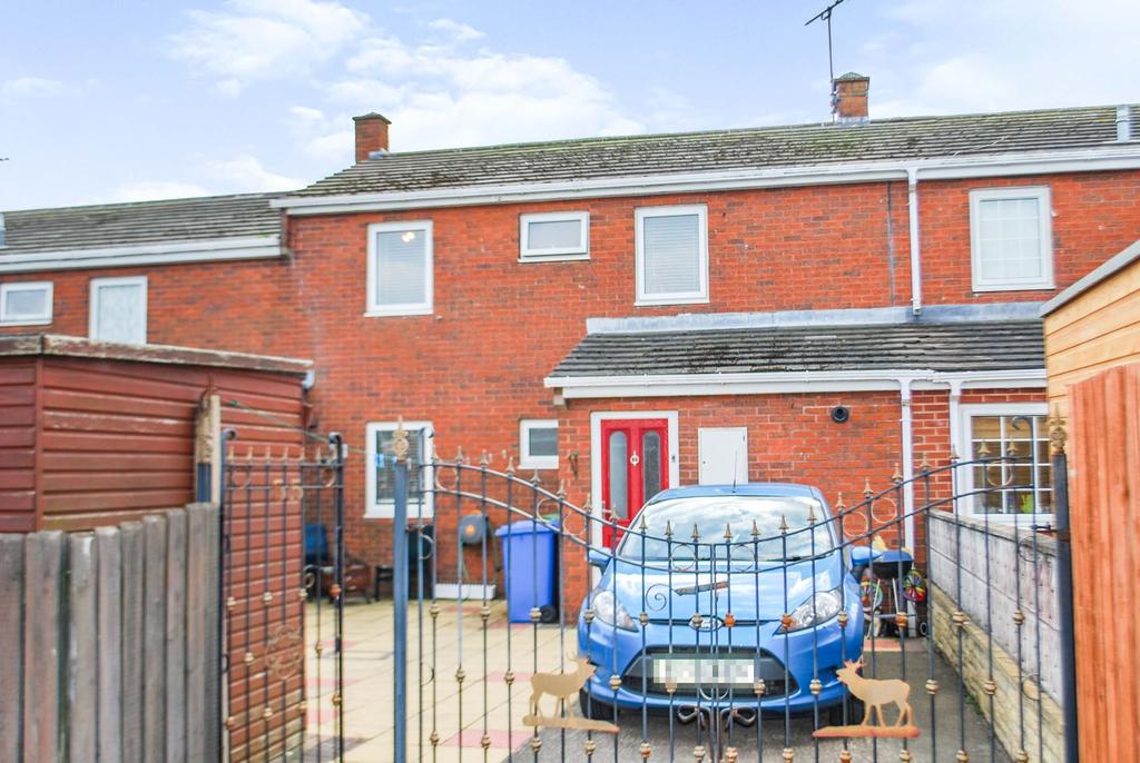 Hartside Crescent, Hadston, Morpeth... 3 bed terraced house - £85,000