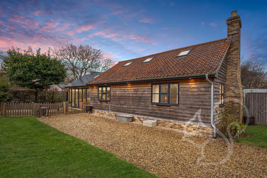Barracks Road, Assington, 4 bed detached house - £625,000