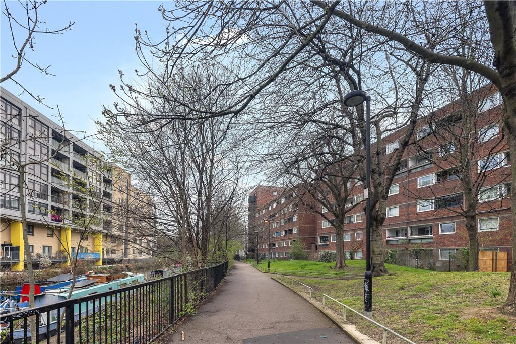 Rhodeswell Road, Limehouse, London, E14 2 bed flat - £349,999