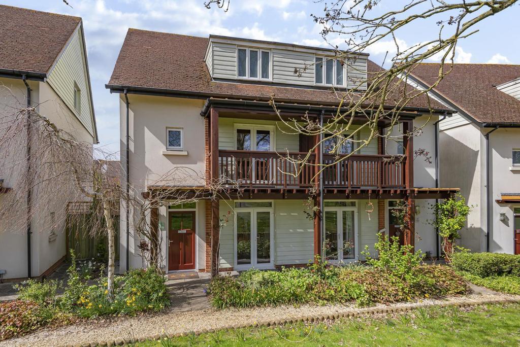 Whateley Close, Guildford, GU2 4 bed semi-detached house - £650,000