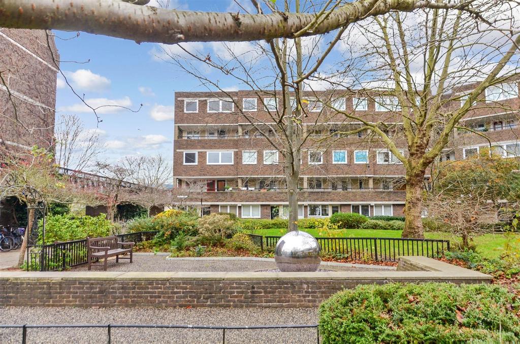 Otho Court, Augustus Close, Brentford 1 bed apartment - £310,000
