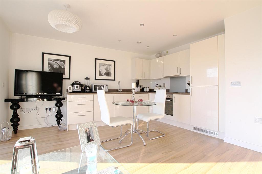 Ashmead House Tewkesbury Road, Ealing 1 bed flat - £1,350 pcm (£312 pw)