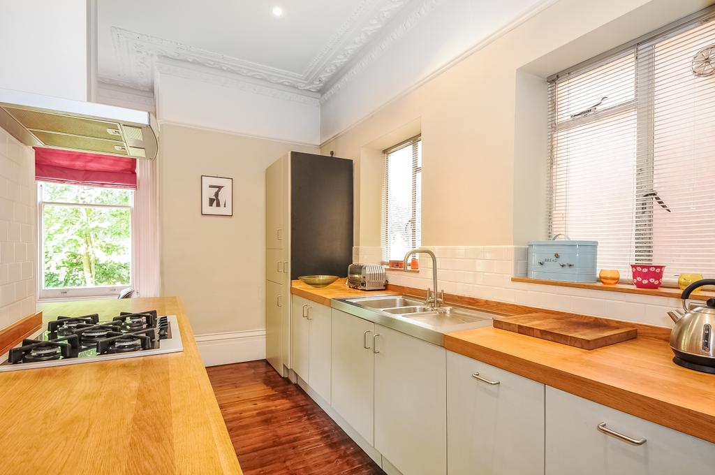 Crouch Hall Road Crouch End N8 3 bed apartment - £2,800 pcm (£646 pw)