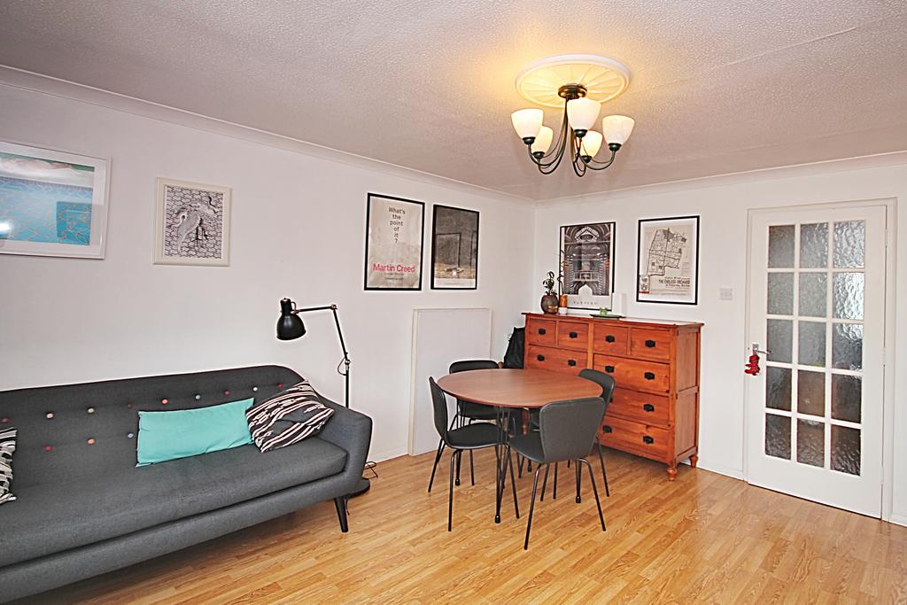 John Silkin Lane, London SE8 2 bed flat - £1,625 pcm (£375 pw)