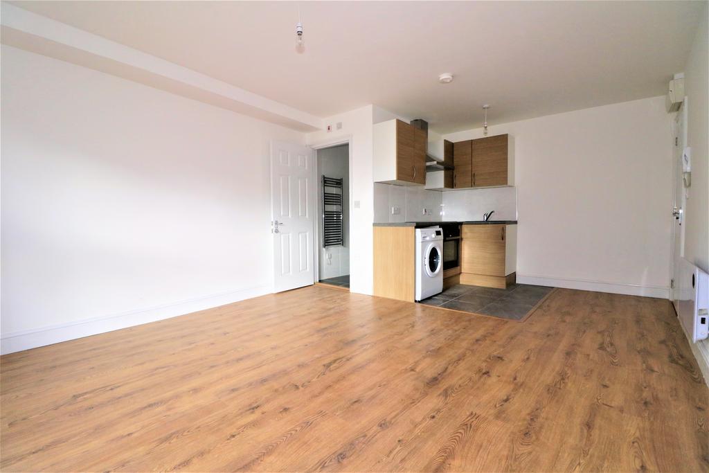 King Street Luton LU1 2DP Studio - £600 pcm (£138 pw)