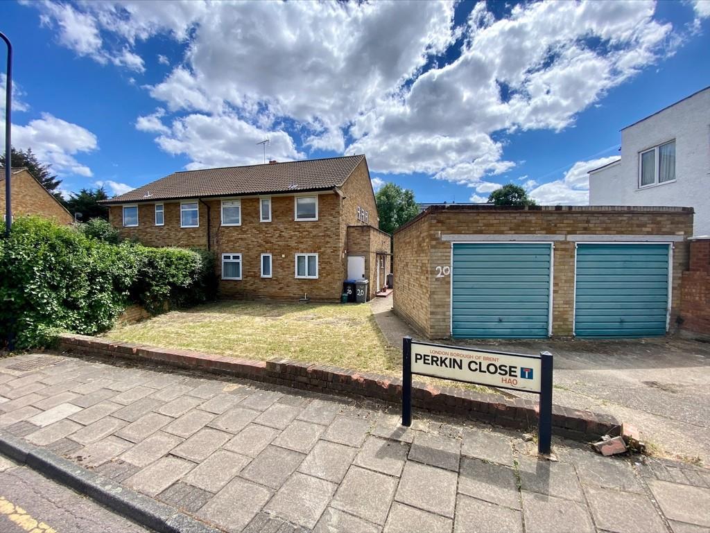 Perkin Close, Sudbury HA0 2LY 2 bed maisonette - £1,400 pcm (£323 pw)
