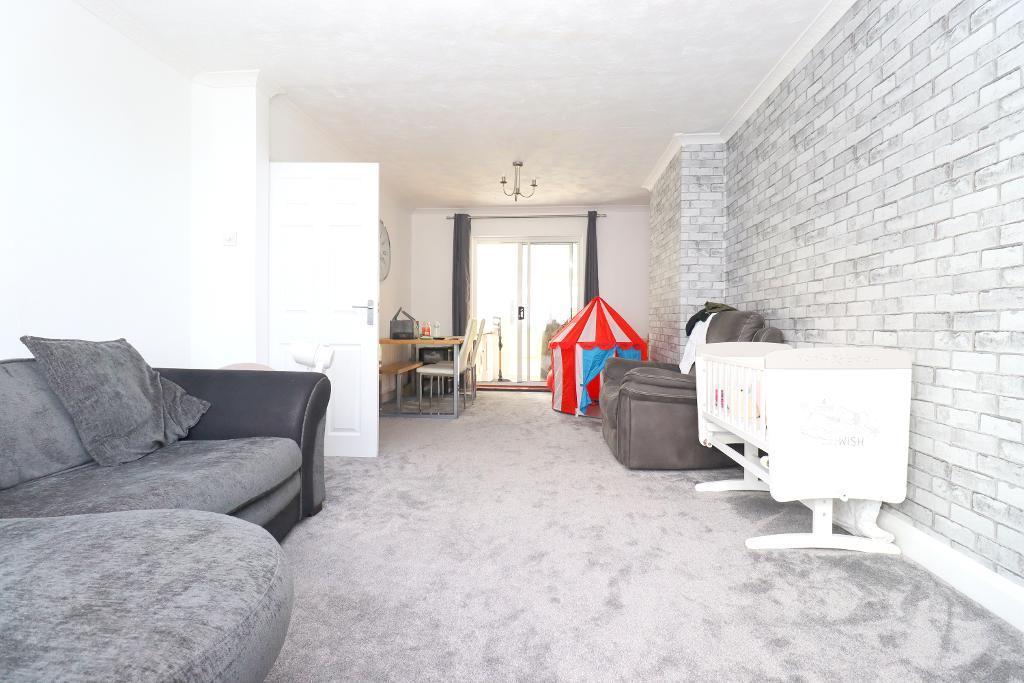 Oakley Close, Challney, Luton, LU4 9QL 3 bed terraced house - £325,000